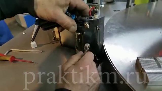 Смена вакуумного барабана на этикетировочном автомате регулировка узлов под другой формат тары