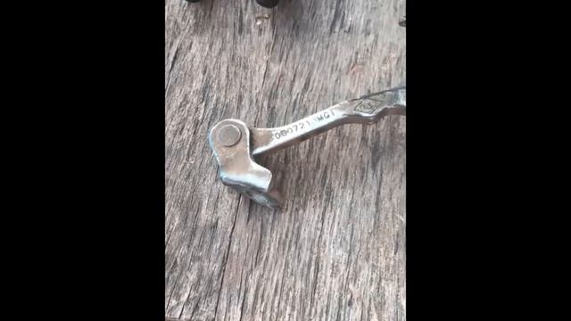 Замена ограничителя дверей Renault Laguna II. Щелчки в дверях.