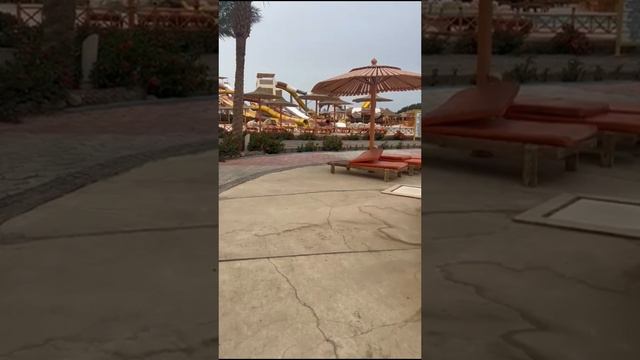 Аквапарк из 11 горок отеля El Karma Aqua Beach Resort 4*, Хургада, вода в конце апреля теплая