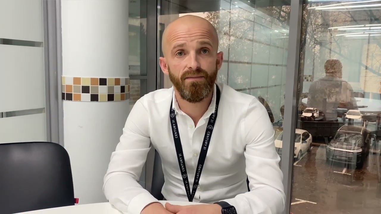 Я вам не расскажу кейса, где стажер провалил сделку