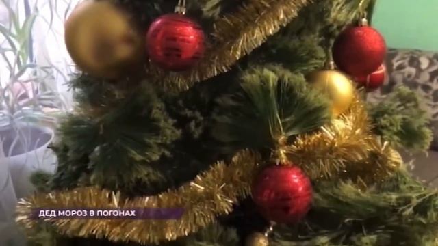 В Калининграде полицейский Дед Мороз и Снегурочка подарили праздник детям