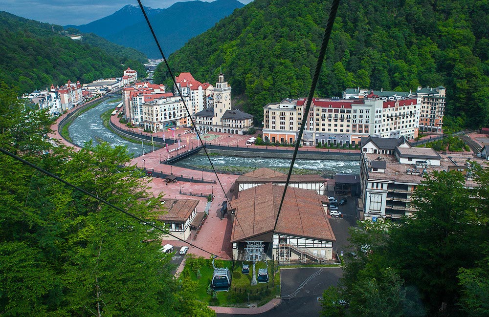 Красная Поляна вечером. Не попали на подъемники на Розе Хутор.