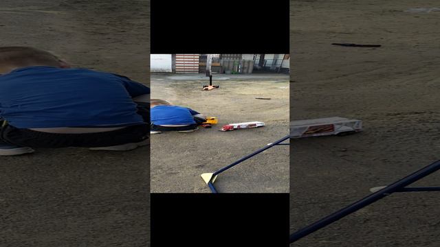 Прогулка. Во дворе с малышами.