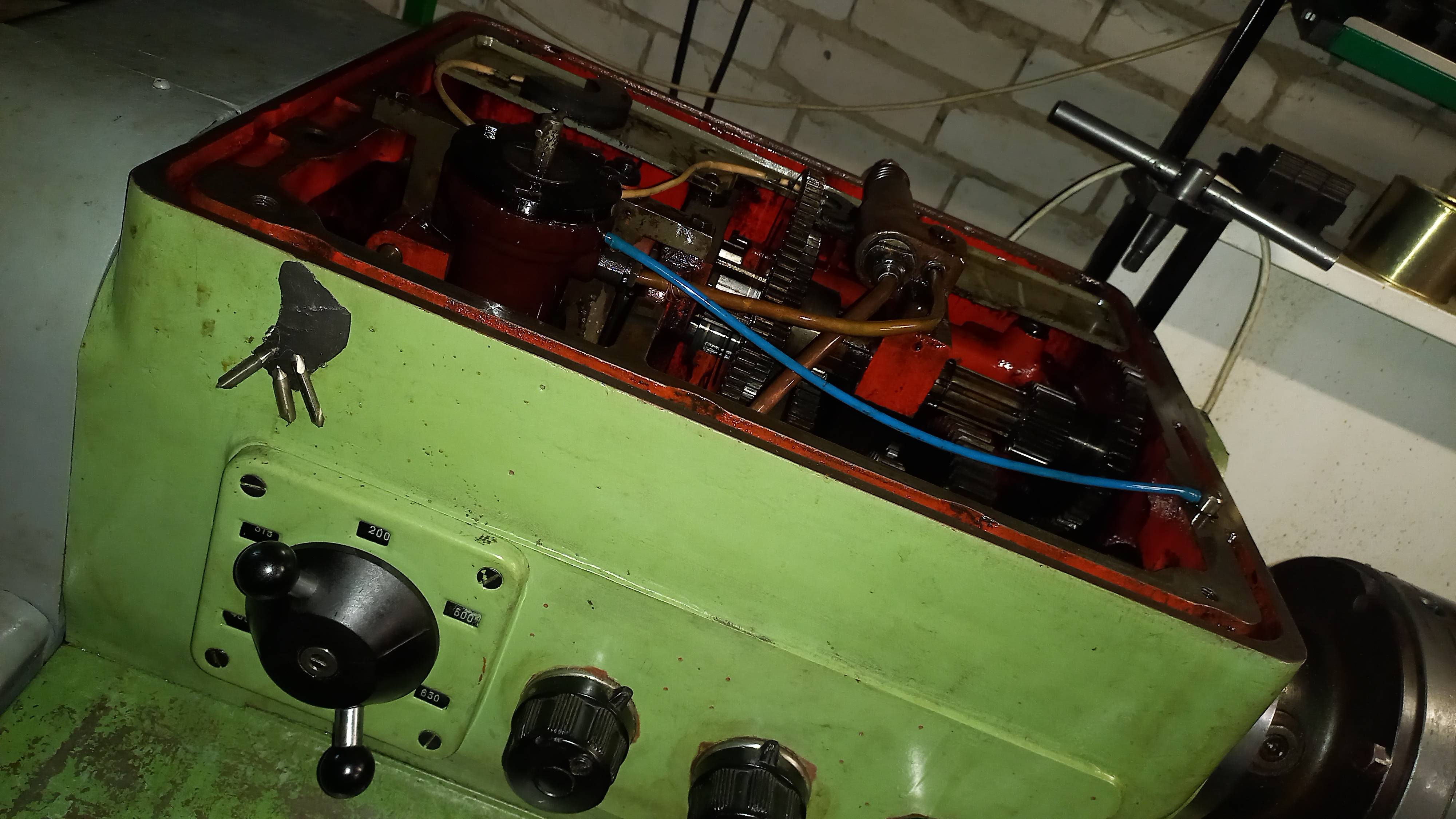 Передняя бабка станка. 1к62 . Вилка передач . Простое решение проблемы.