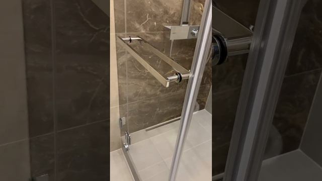 Душевое ограждение угловое с распашной системой