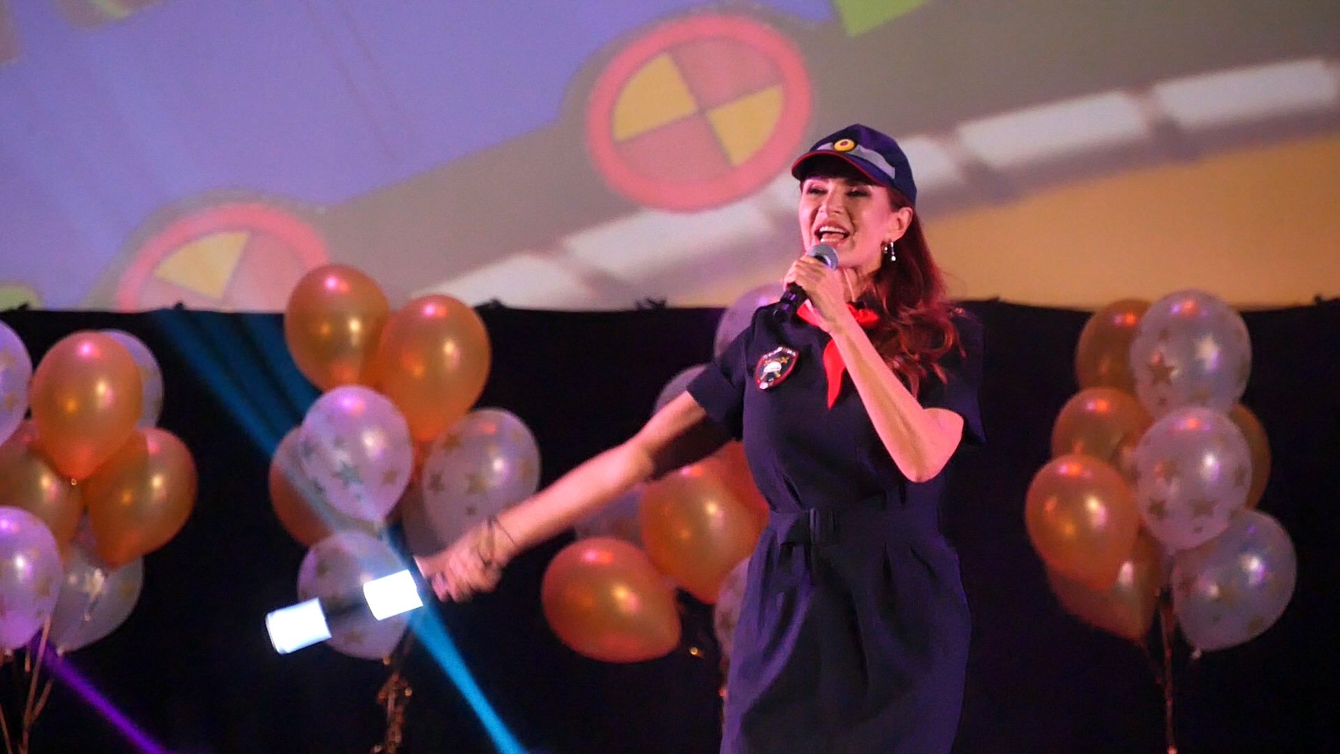 Осторожно - улица! - стихи Елены Лемеховой, музыка Михаила Гребенщикова, поёт Эвелина Блёданс