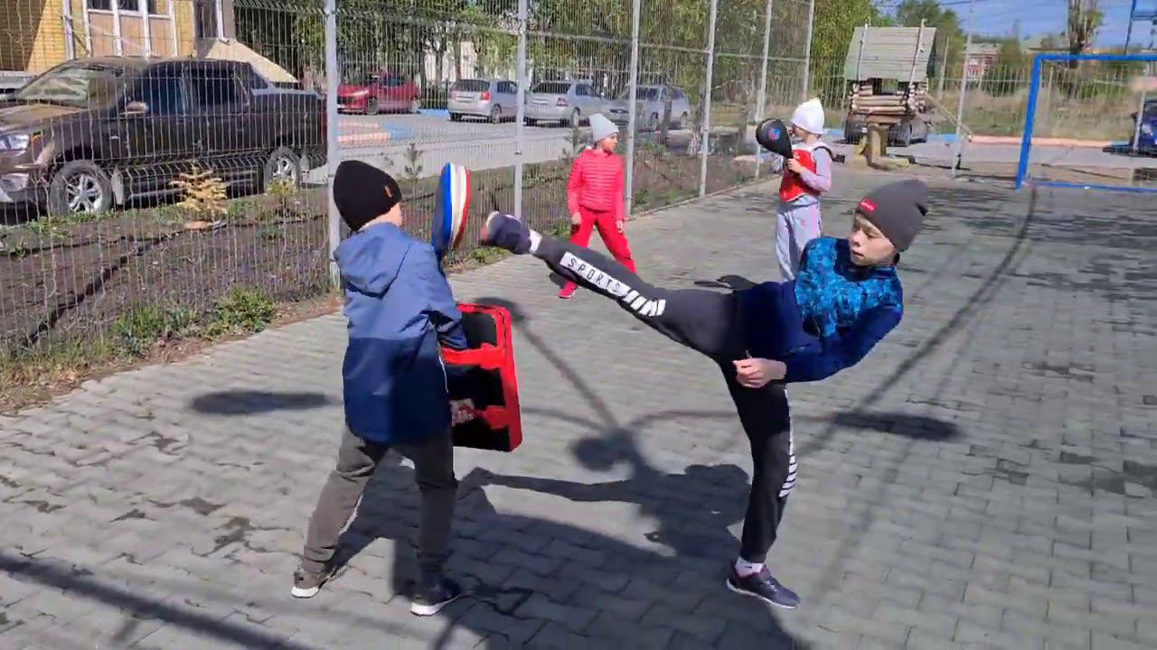 Отработка встречного юпчаги с уходом в сторону и скидкой