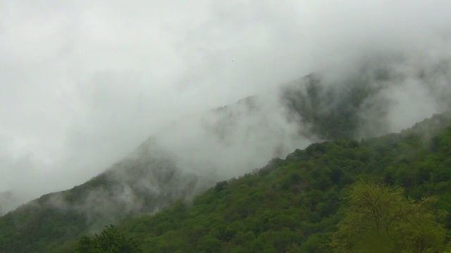 Облака в горах. По дороге на озеро Рица. Абхазия. Музыка Вадим Манцев (NikaDim).