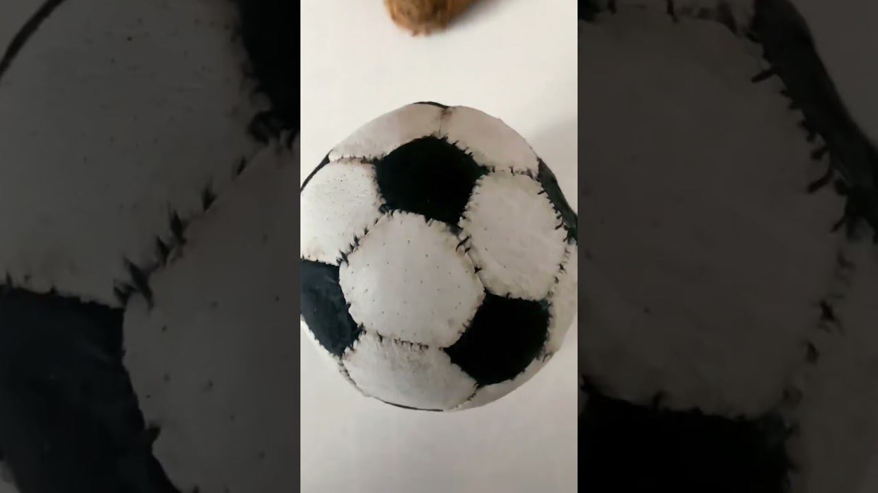 Мяч готов, а футболист еще не одет и не обут