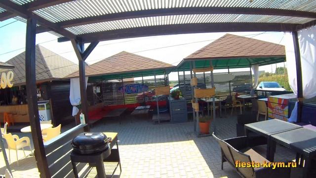 Новая набережная, Пляж Черноморское, Крым. Семейный отдых с детьми в Крыму. Бронирование отелей.