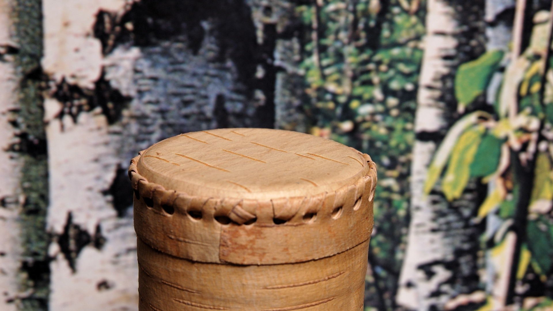 Как берестой закрыть донце бутылки.