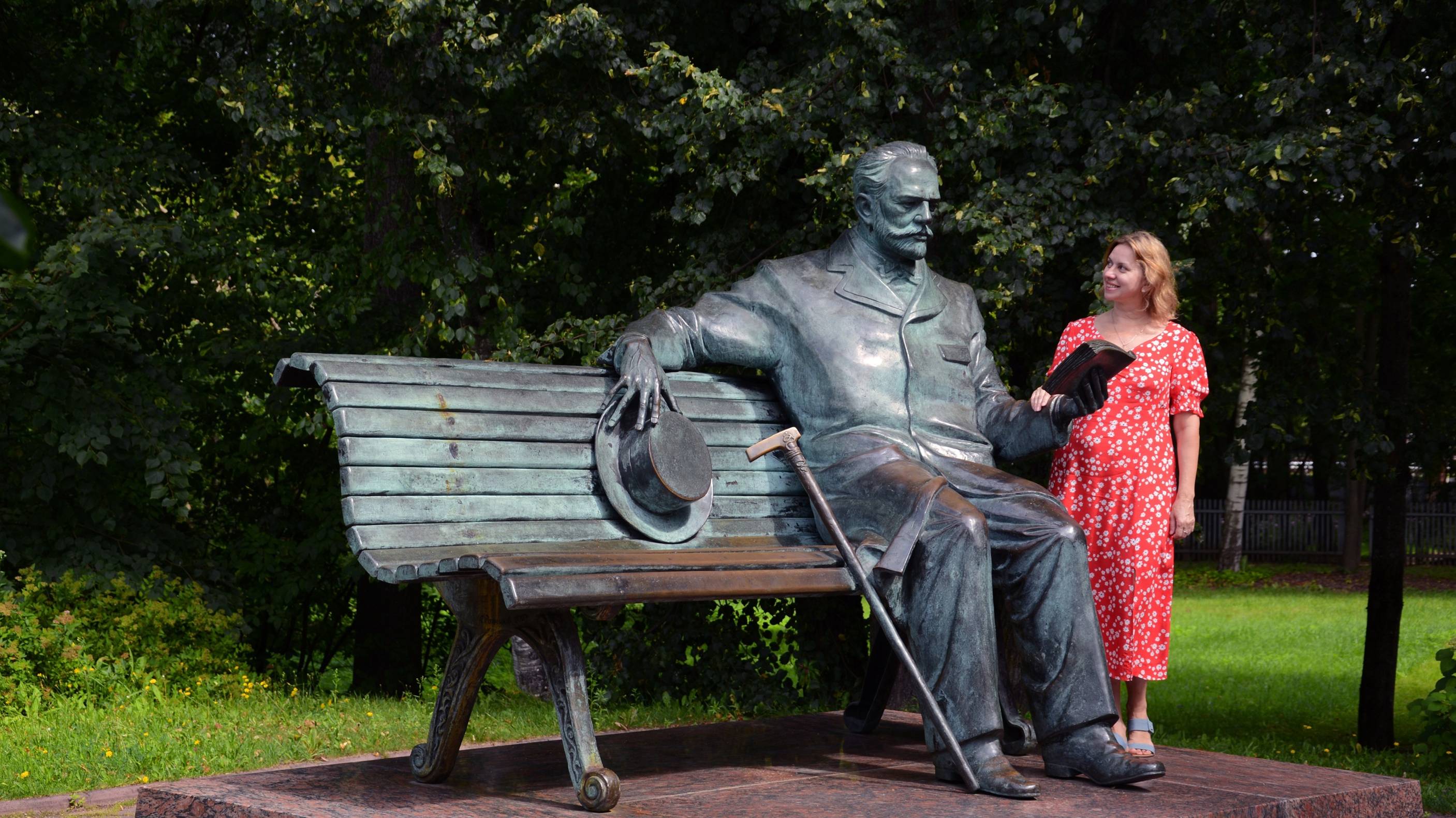 "НЕСКОЛЬКО ЛЕТНИХ ЭКСКУРСИЙ"... (Фото Ольги ТОКАРЕВОЙ (Москва), музыка Франсиса ПУЛЕНКА)
