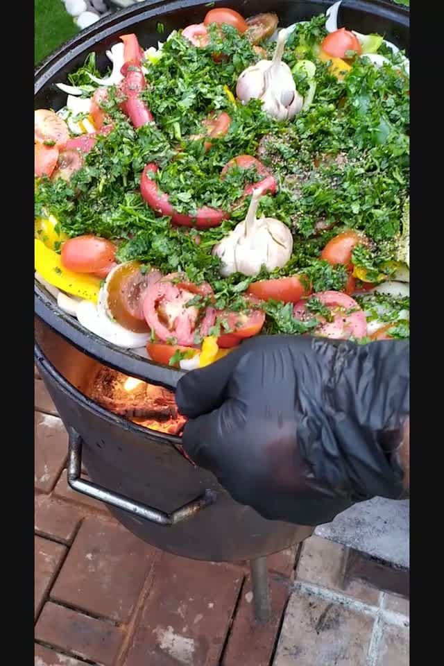 хашлама из говядины. говядина в казане . мясо в казане