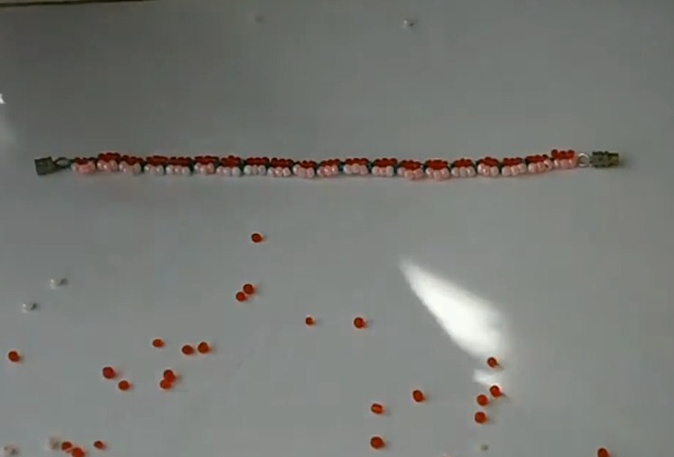 Осенний браслет из бисера.