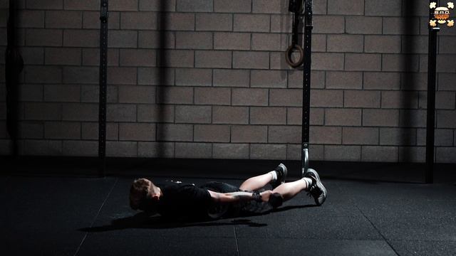 Разгибание плеч лёжа на животе