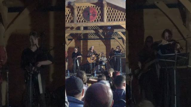 Деревня викингоа Кауп. огненное шоу.