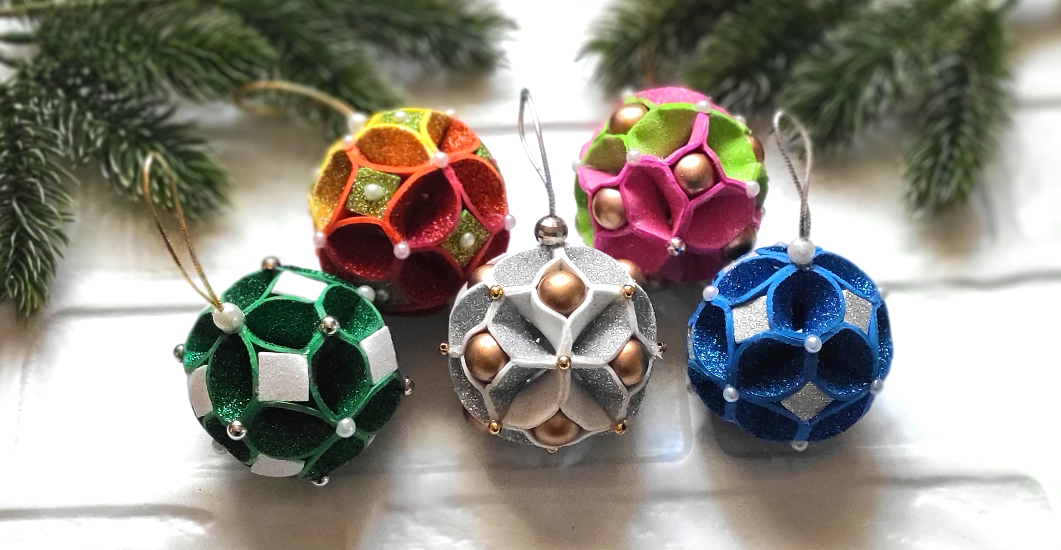 Новогодние игрушки на ёлку из глиттерного фоамирана, своими руками.