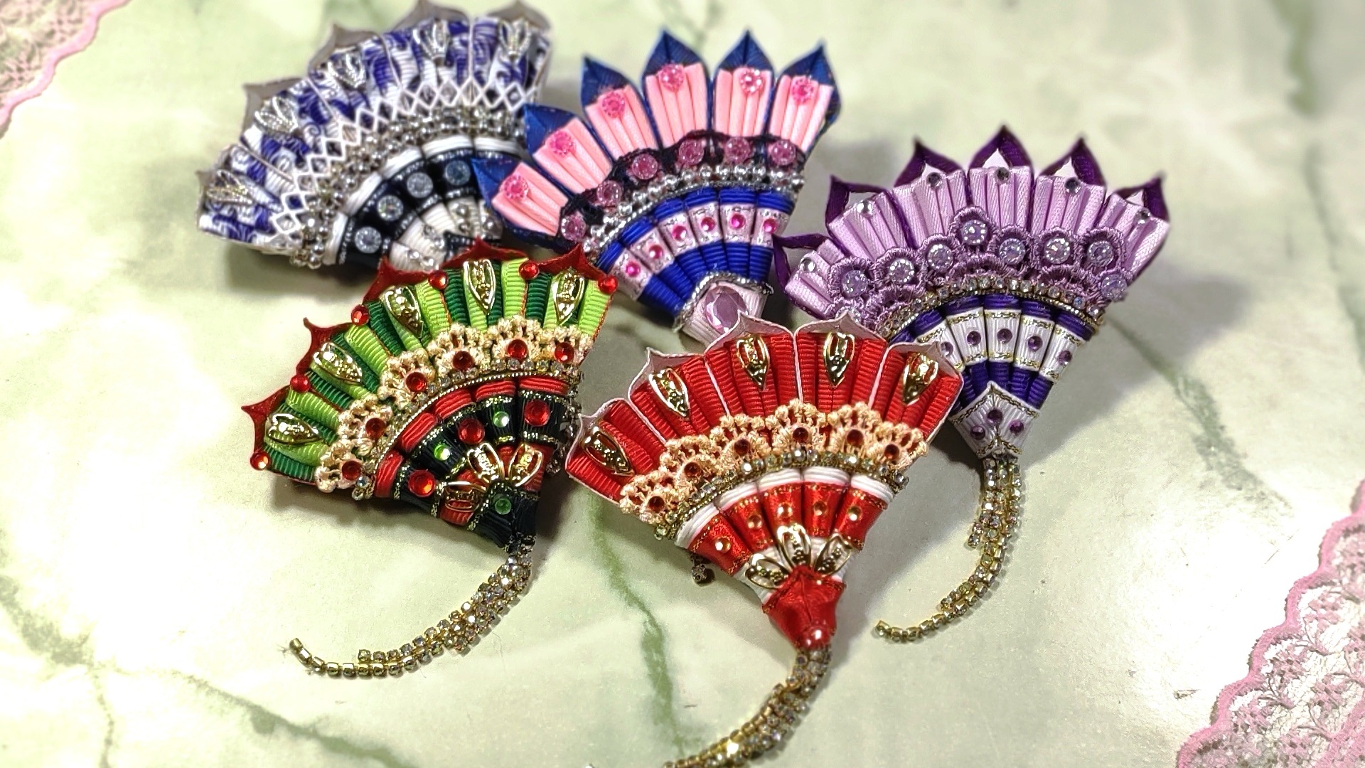 Как сделать брошь своими руками из лент. Брошь веер из атласных и репсовых лент. Бесплатный МК