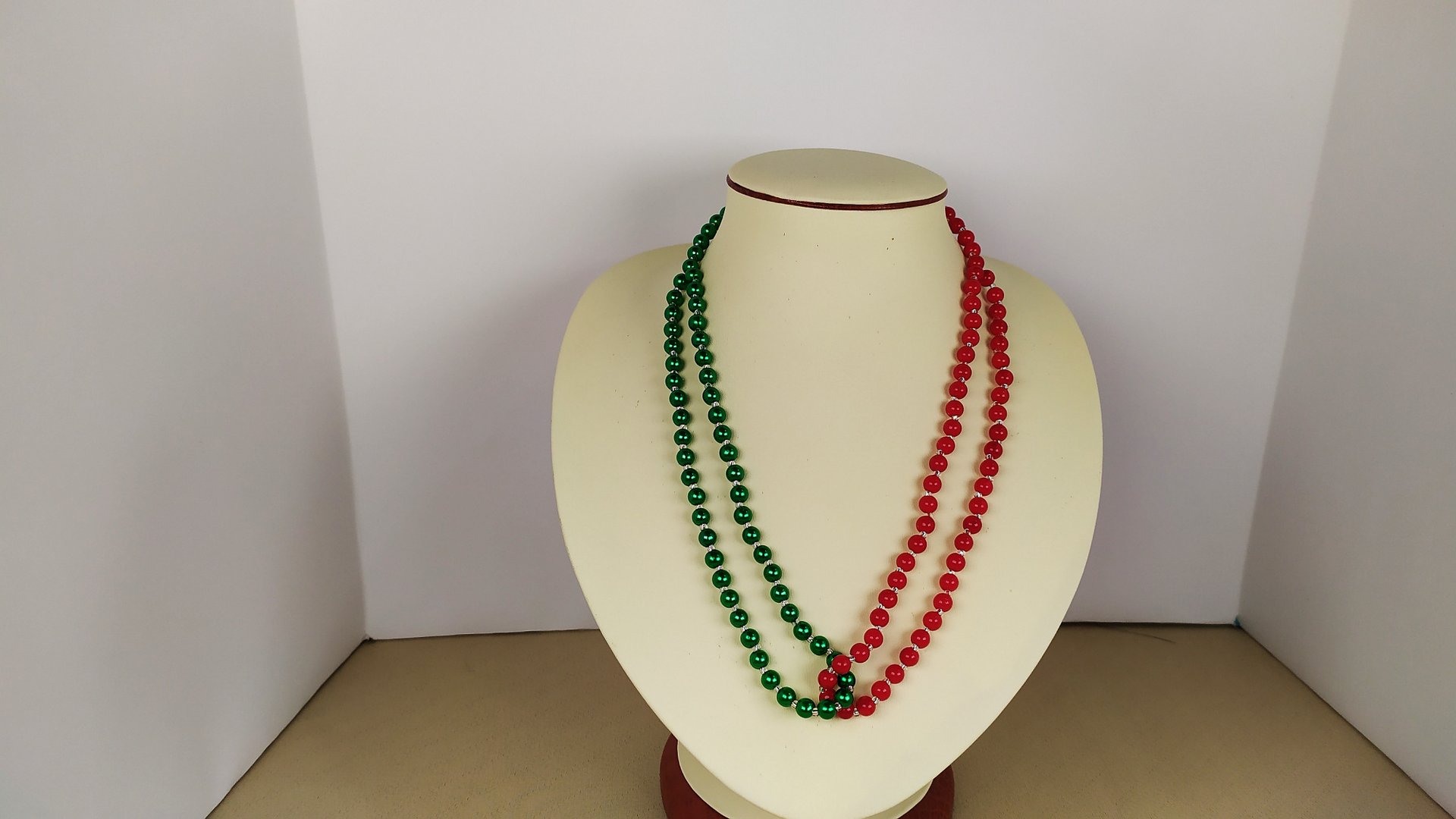 Украшения из бисера. Работы из бусин. Ожерелье из бисера .Браслет из бисера. Мастер класс.