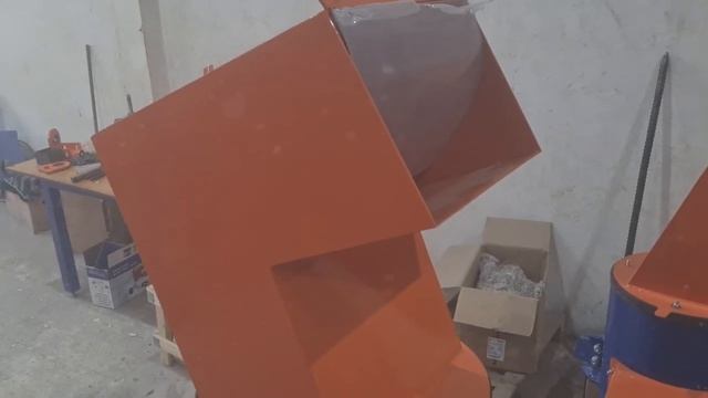 Дробим обрезь и остатки бумажного производства измельчители МИ-600 сетки 8 мм и 15 мм.mp4