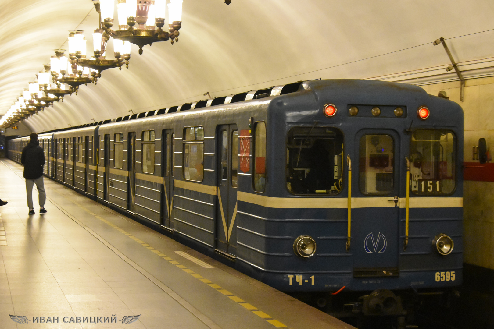 Поезда на станция Лесная метрополитена Петербурга