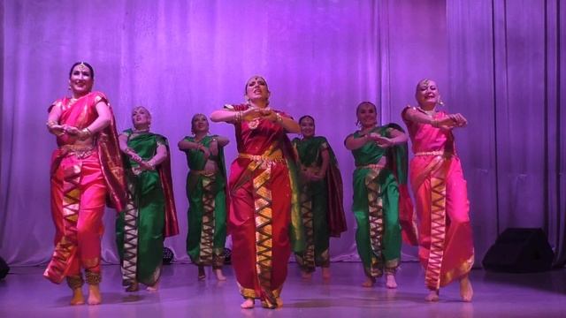 Студия индийского танца| ИНДИРА | Лавни | Байле Ки Бара | Евгения Романкова