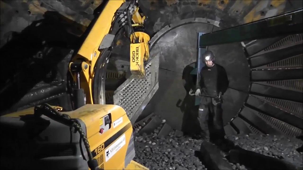 Демонтажный робот BROKK 160.  Ремонт мельницы на горно-обогатительной фабрике
