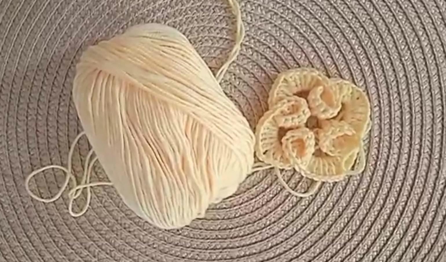 Квадратный мотив крючком