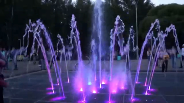 ВОЛШЕБНЫЙ ФОНТАН.ЮЛЯША ГУЛЯЕТ ☼