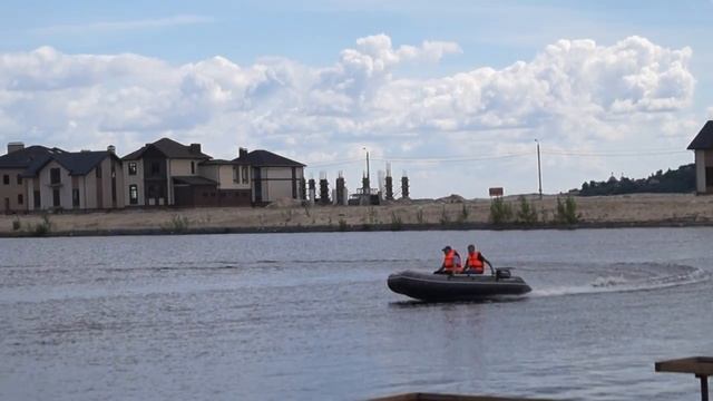 АЗИМУТ Атлас 365 + Сузуки 9,9 с хребтовой рамой 2 человека.mp4