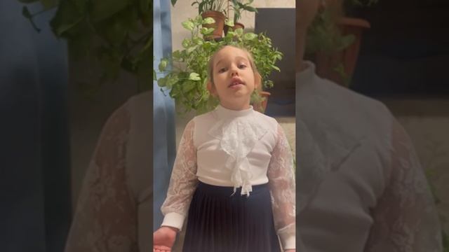 Поэтический марафон «Ларец с секретом» - Копиева Ксения 7 лет, басня «Зеркало и Обезьяна»