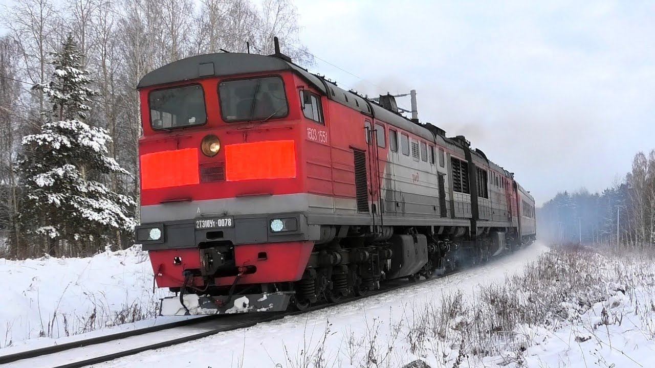 Гибрид 2ТЭ10УТ-0078 А/0095 Б с пассажирским поездом Новый Уренгой — Оренбург