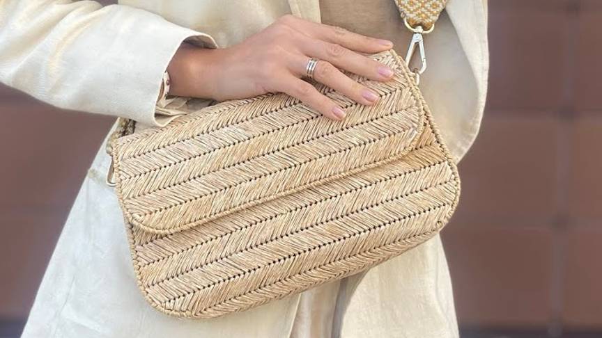 Сумка из рафии на канве