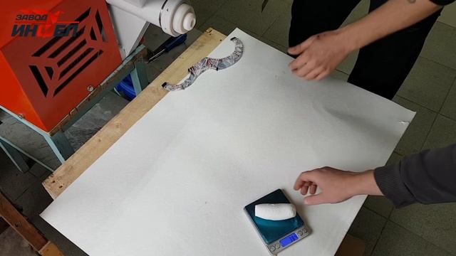 Дозирование тугой полимерной глины на дозаторе DF 200.mkv