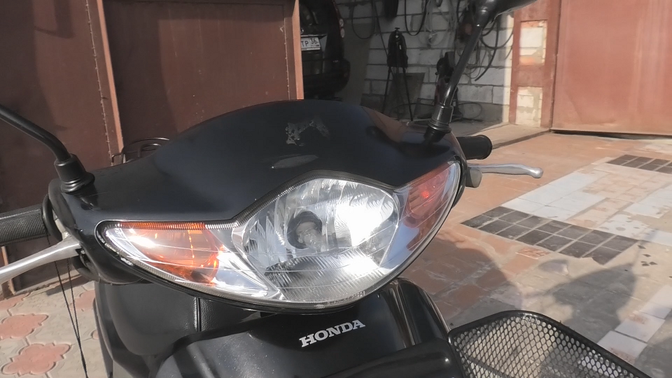 Скутер Honda Duo 50 куб. 4-хтактный Обзор чистка воздушного фильтра проверка всех жидкостей.mp4