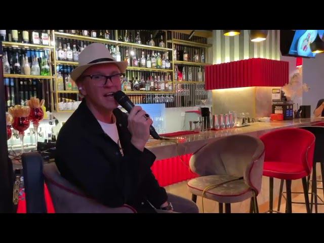 Анисимов Илья (ведущий/гитара) 2