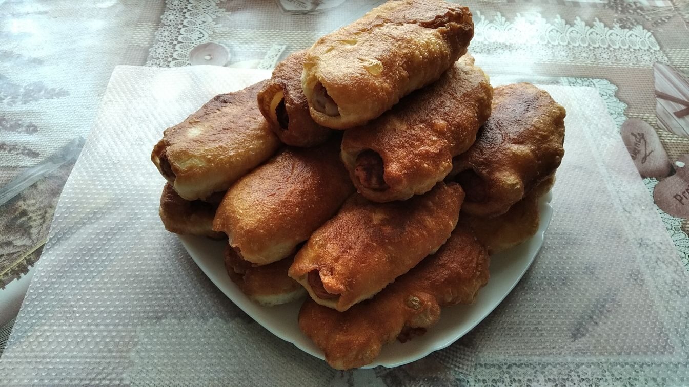 Жаренные сосиски в тесте. Просто, но вкусно.