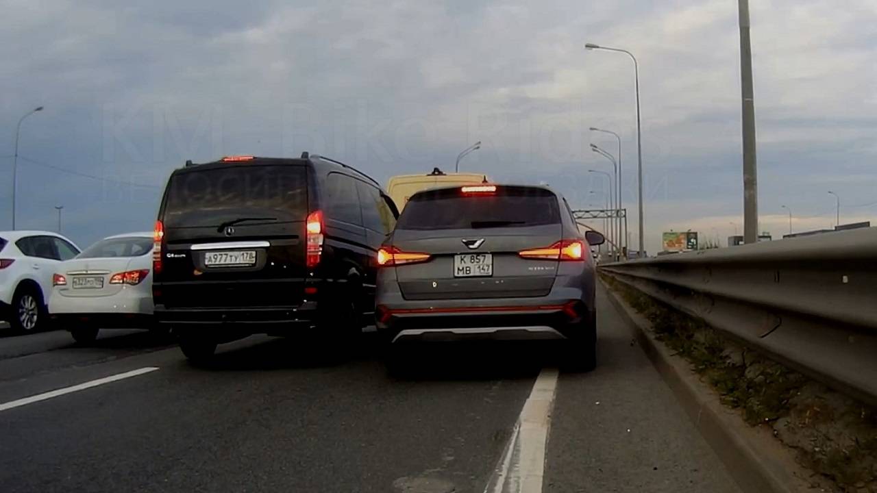 Битва водителей - влезть в полосу любой ценой