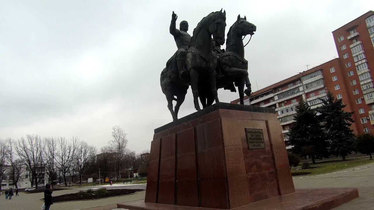 Памятник в ознаменование 200-летия присоединения Осетии к России. С субтитрами