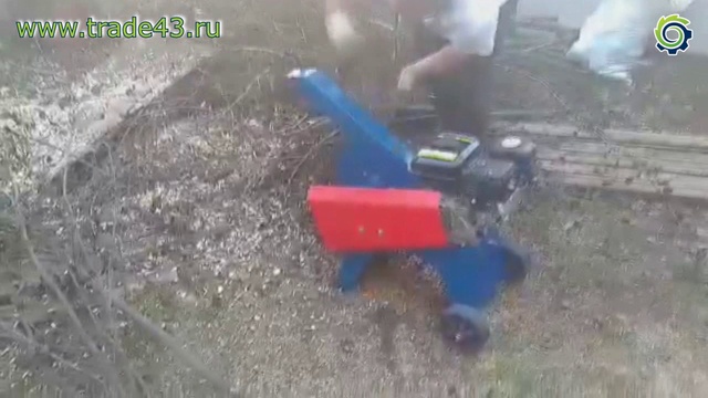 Видео отзыв о работе садового измельчителя МР300 с ДВС (бензин) от ООО "СтанкоЛес-Трейд"