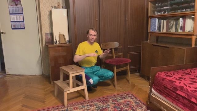 Отжимания и уголок на брусьях тренируем с помощью стульев