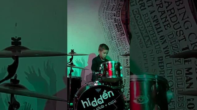 Green Day – American Idiot (видео от зрителей из зала)