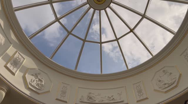 Старт продаж на Васильевском острове. Божественный особняк изнутри