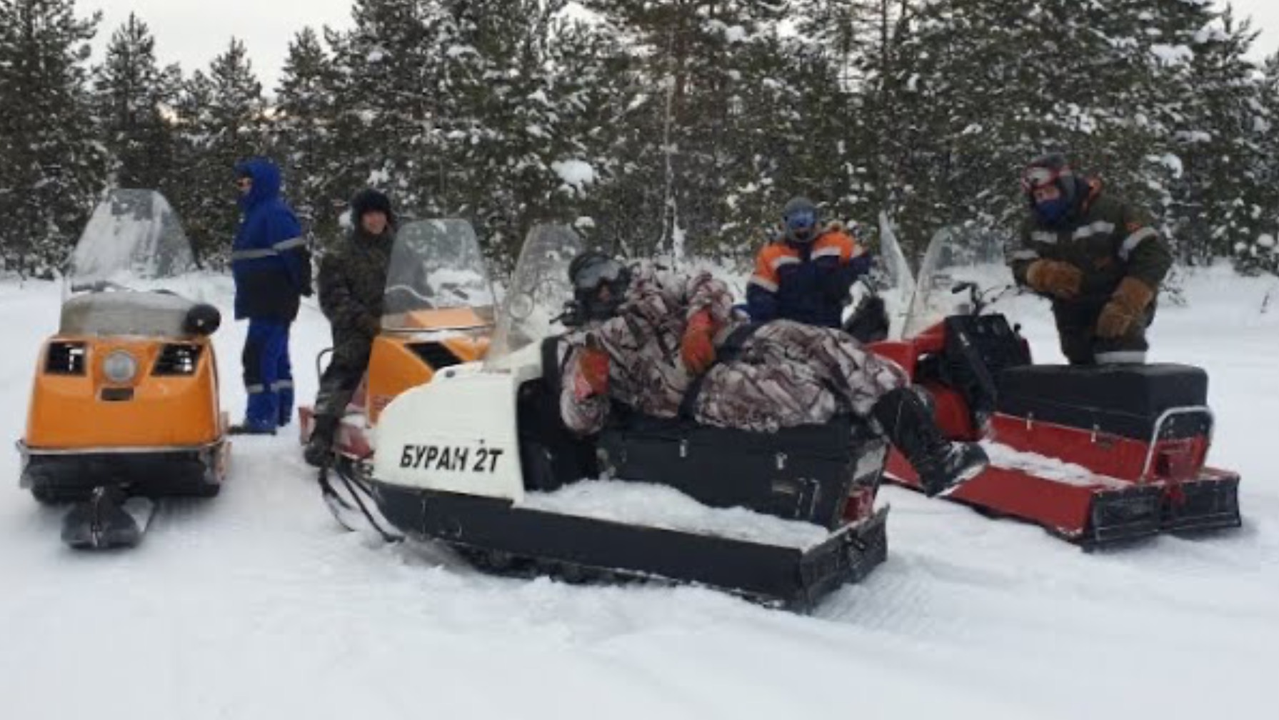 Российские снегоходы буран.