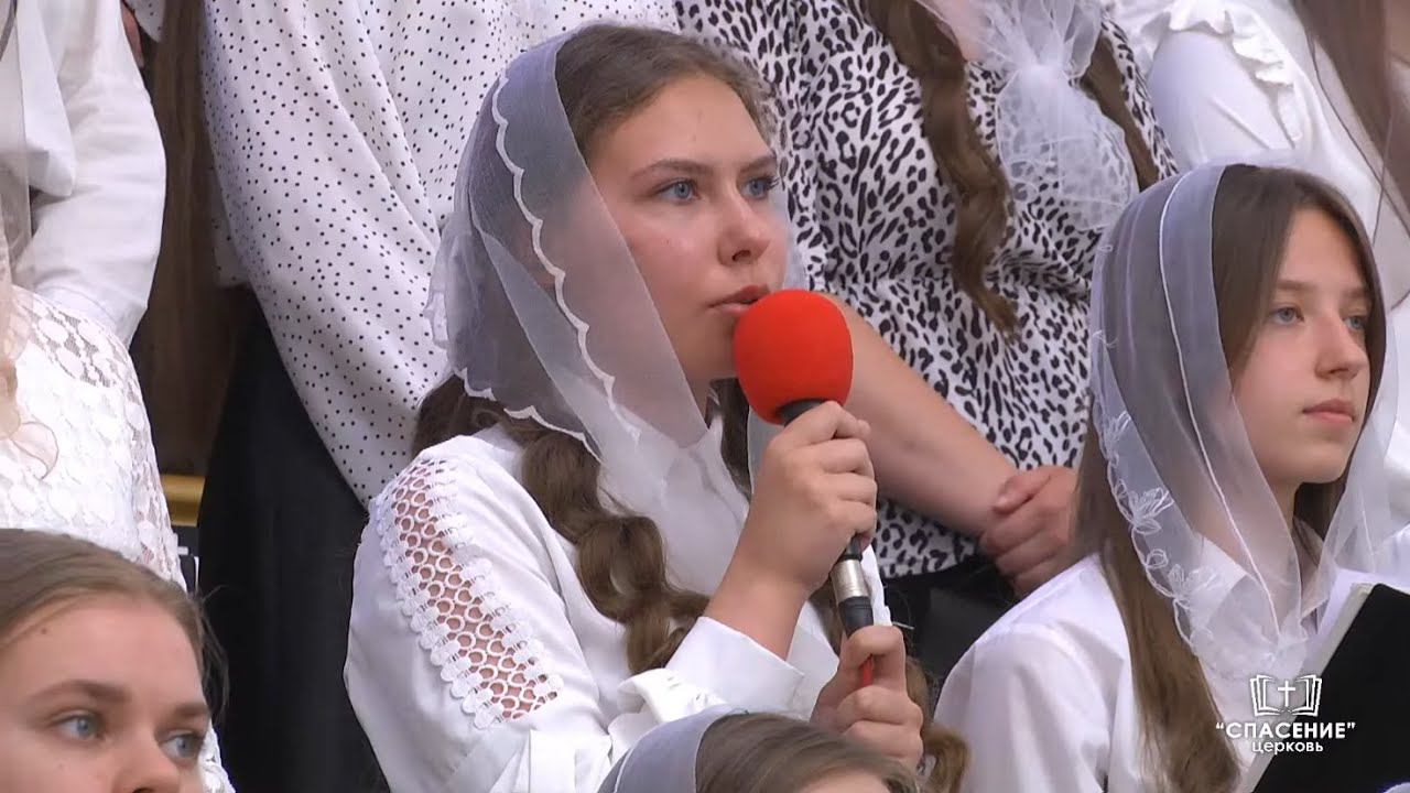 Вот три креста. Голгофа предо мною / Стихотворение