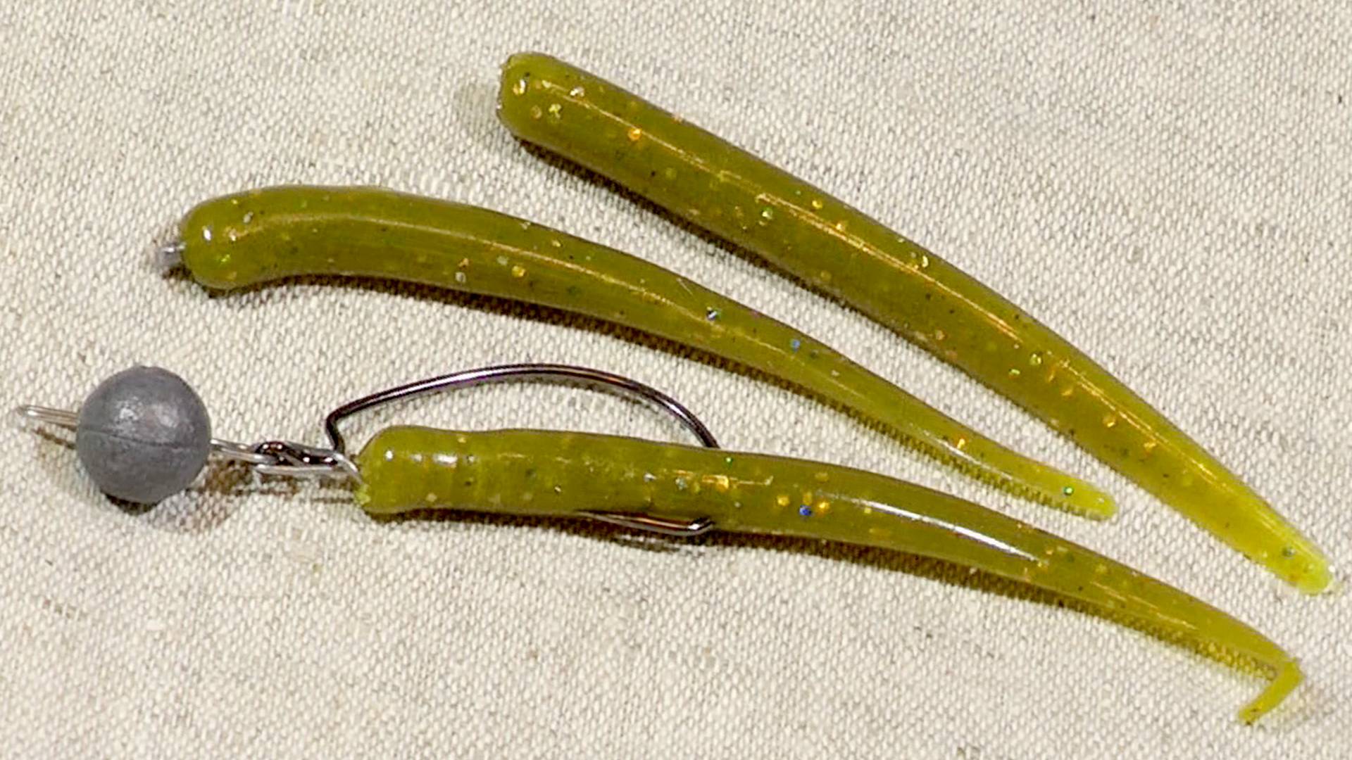 Как оснастить силиконового червя.