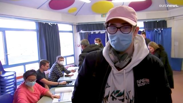 Франция_ выборы президента при низкой явке (