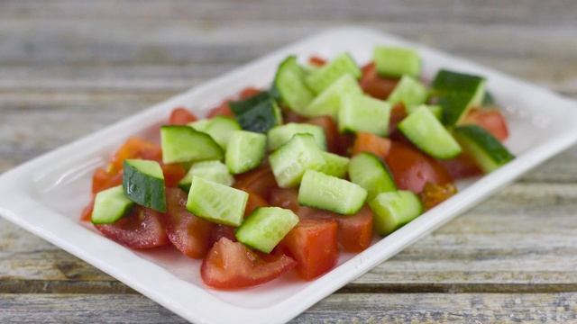 Зимой еще вкуснее! Салат с моцареллой, помидорами и огурцами! Простой и освежающий!