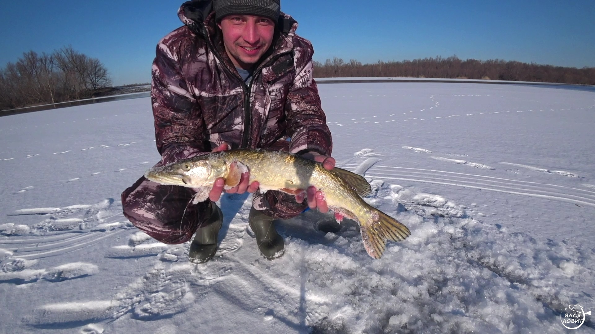 Первая весенняя ЩУКА на жерлицы. ЕЩЁ ПОКА зимняя рыбалка (11.03.2021)