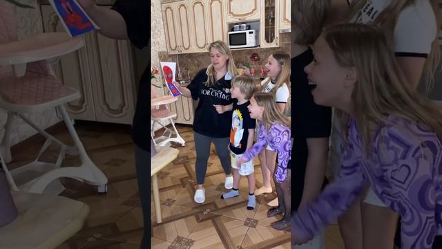 Артём очень хотел нарисовать Человека-паука. И у него это получилось.